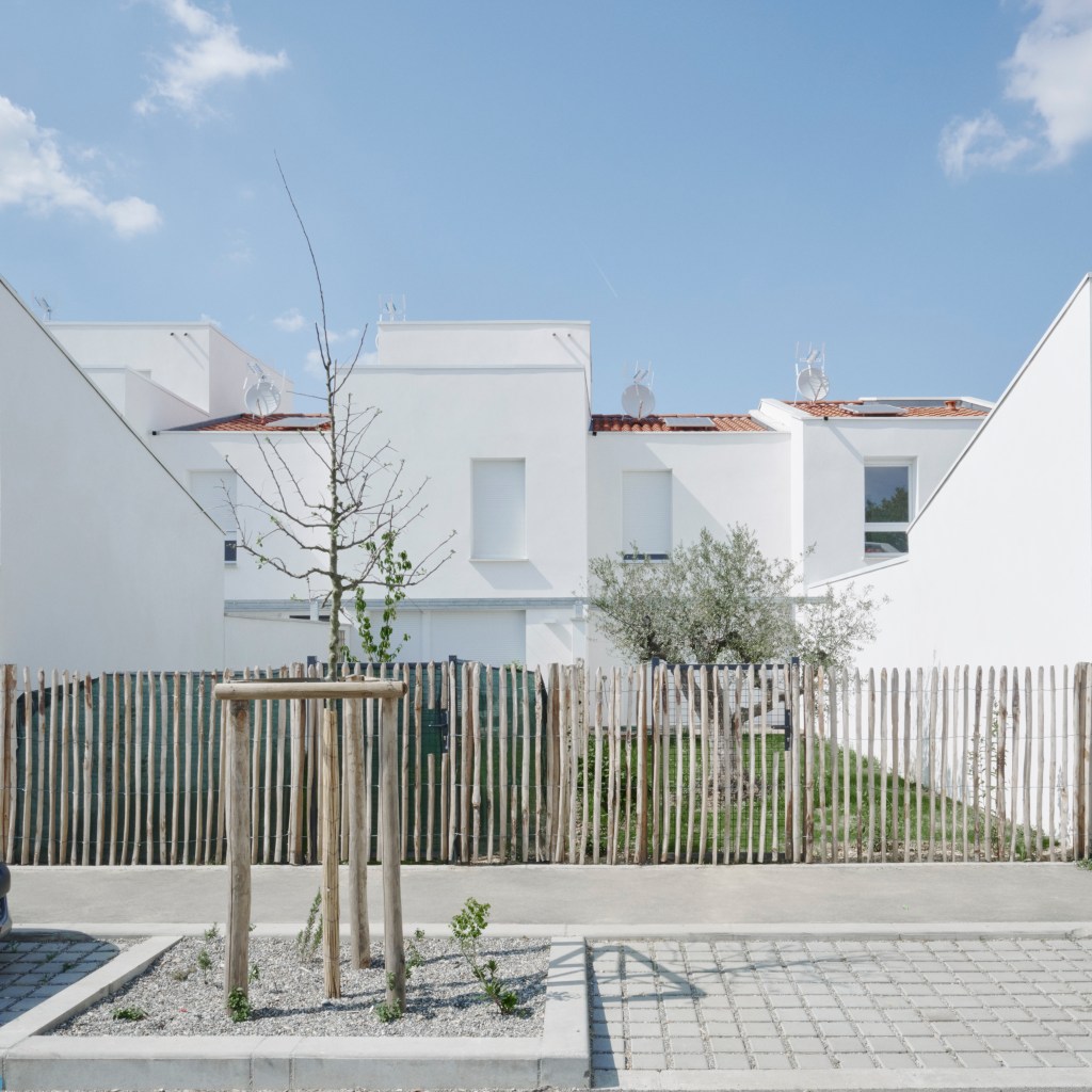 LOG009-Laubis-Seilh – BASIS architecture